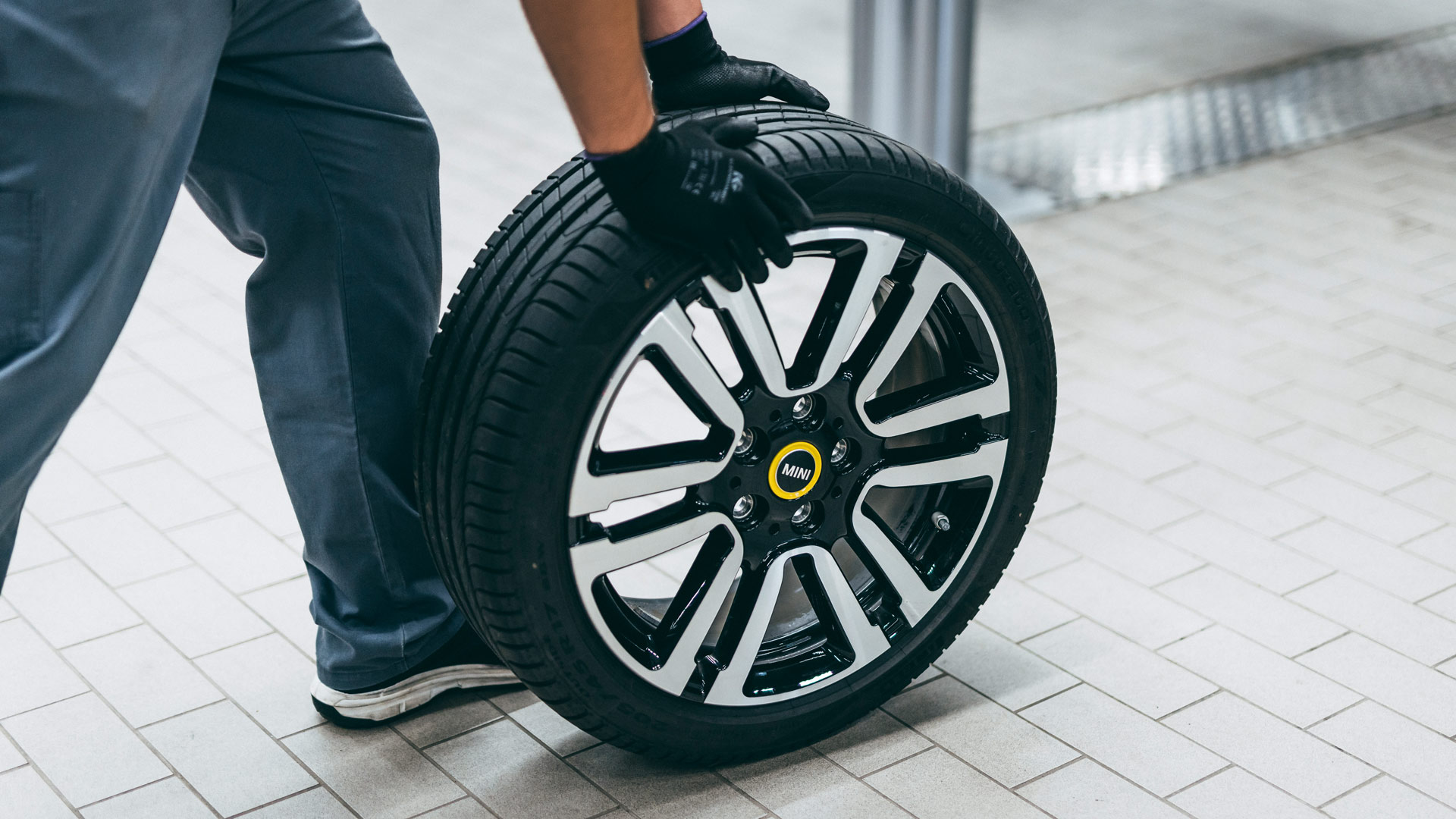 MINI ORIGINAL WHEELS AND TYRES.